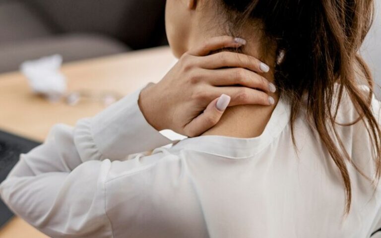 Dolor en la nuca: por qué duele y cómo tratar - CuídateCV